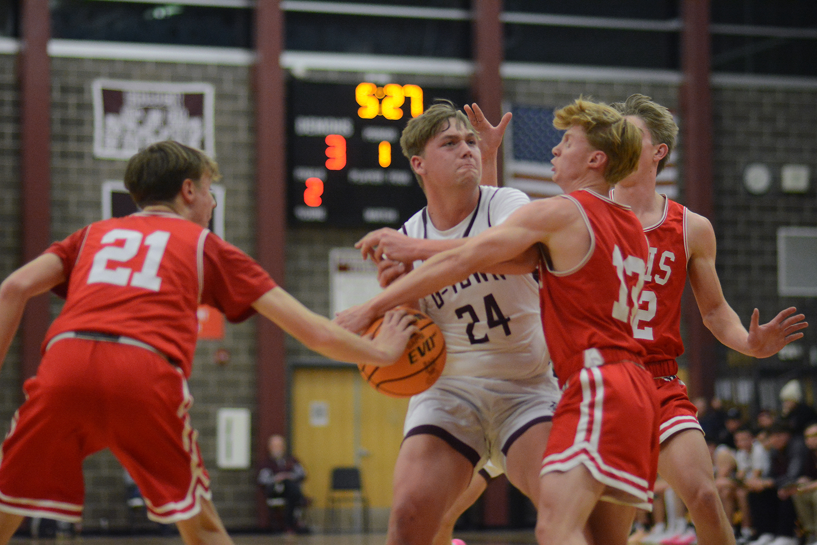Golden boys basketball closes out win versus Glenwood Springs ...