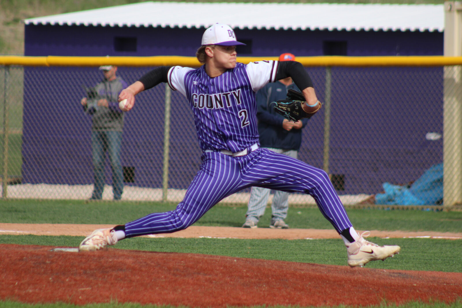 Kenney's efficiency keeps Legend baseball in league title race