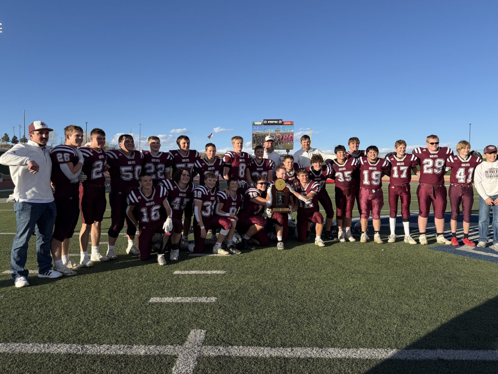 Idalia sets state scoring record, rolls to win 6-man football title