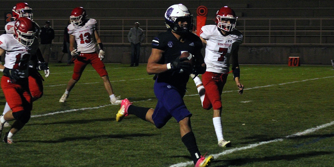 Montrose football runs through Mesa Ridge in top-10 clash