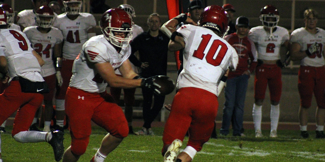 Montrose football runs through Mesa Ridge in top-10 clash