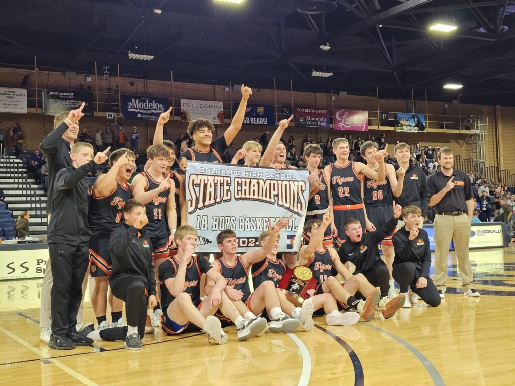 Cheyenne Wells finds symmetry in 55, wins 1A boys basketball title